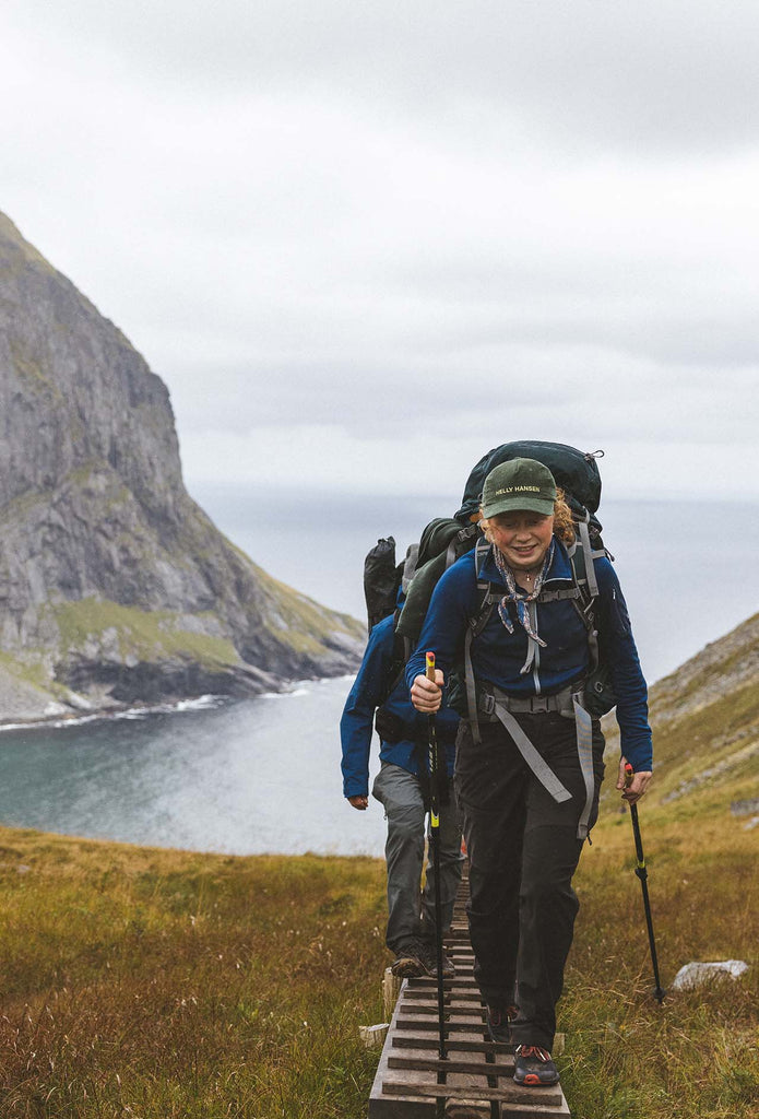 HOW TO DRESS FOR THE OUTDOORS | THE 3-LAYER SYSTEM – Helly Hansen AU